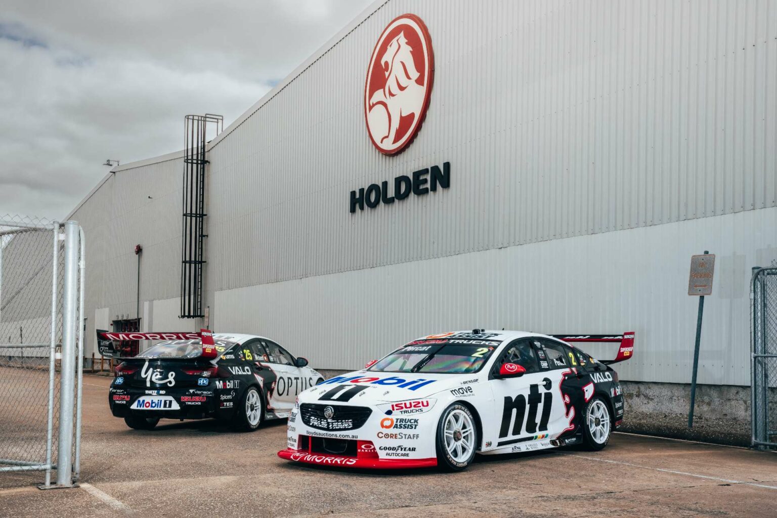 Walkinshaw Andretti United throwback to 1990s with retro livery - Repco ...